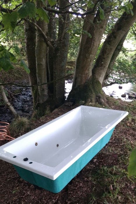 25 Easy Homemade Outdoor Bathtub Plans